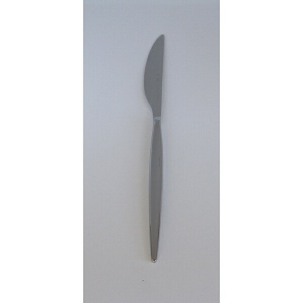 ●シャープでスタイリッシュなデザインでありながらも、エレガントな表情を合わせ持つカトラリーシリーズ。●シンプルなハンドルはゆるやかな曲線で繋がり、裏面に丸みをもたせた形状で手に優しくフィットします。