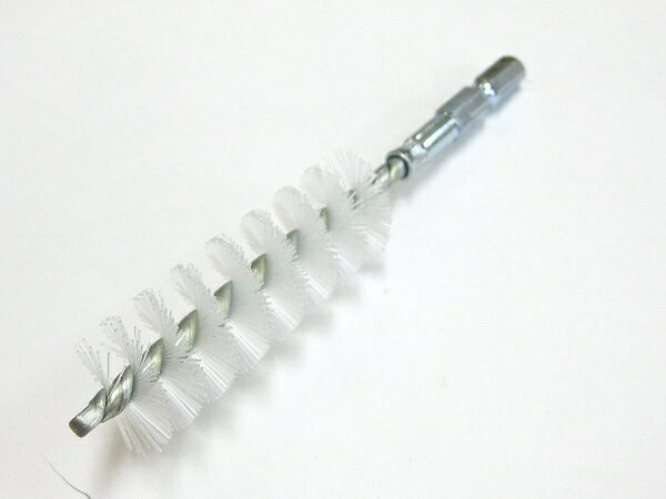 軸径6.35xブラシ径19xブラシ長60x毛丈7x線径0.3x全長115mm。毛材：ナイロン線。最高使用回転数：3,600min?1。適合機種：電気ドリル、インパクトドライバー、フレキシブルシャフト。