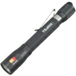 ■胸・肩ポケットで携帯するスポット照明のペンライトです。■ハイ・ローの2モード切替プッシュスイッチタイプです。■現場で便利な2段階テールスイッチです。■移動時や接触でONにならない誤動作防止形状テールスイッチです。■電池容量が減ったら点滅で...