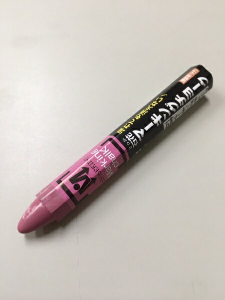 ●濡れても消えない、チョークのスタンダード品。●発色が良く、良く書け良く見える。●サイズ： 14×111×14mm ●重量： 20g ●材質： ワックス、油性顔料、分散剤