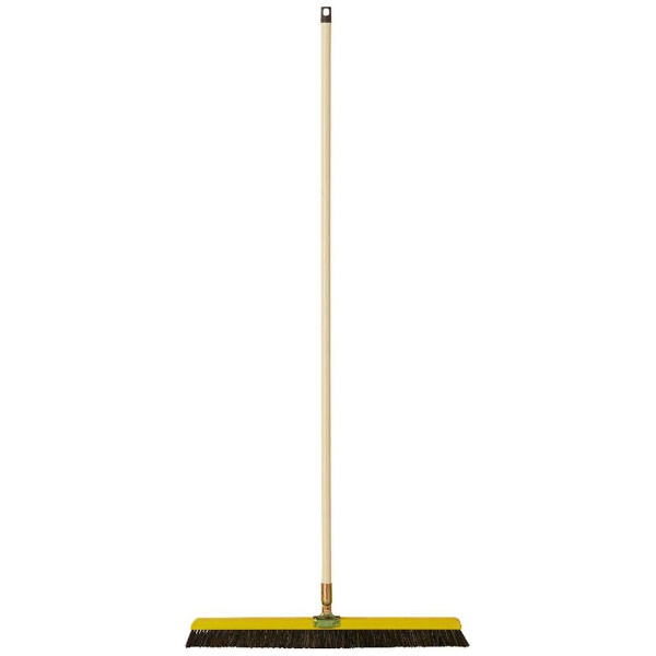 木目調のスチールパイプ製自由箒、60cm幅。木目調の塗装加工を行い、木の触り心地を再現したスチール製ハンドル。スチール製の丈夫な耐久性と手になじむ木の質感を再現。馬毛配合でしなやかな履き心地。静電気の発生を抑え埃の再付着を軽減。細かな埃など...