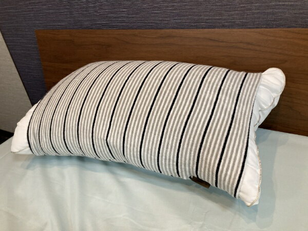 筒形のまくらカバーなので、カバーを開いてまくらを通せばセッティング終了。取付かんたん、家事時短商品。気軽に外せて洗えるから、汗をかいても汚れてしまっても安心。いつも清潔さを保てます。