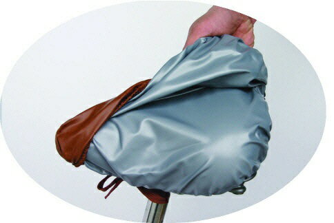 濡れたらクルッとめくり使えます。■2重になっている片側をめくるだけで、簡単チェンジリフレッシュ。■サドルに被せてヒモを結ぶだけでカンタンにつけられます。