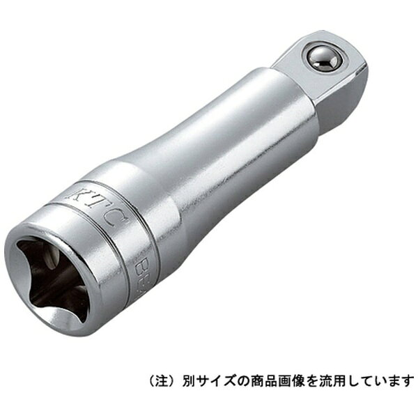 届かないならコレ、奥深いボルトに斜めからのアクセスが可能です。■ハンドル、ソケット間に挟み、長さ調整、角度を付けるバー。■新設計のフォルムでトルク伝達率がよく、従来品より強度をアップしました。■差込角凸部にテーパー加工した首振りタイプで約7...