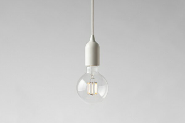 シンプルで丸みのあるデザインを特徴としており、 ソケットとコードの間に一体感を持たせることで どんな空間や電球にもマッチしワンランク上の空間に引き立ててくれます。 また、組み合わせる電球の形によって全体の印象が変化するので、電球を選ぶ楽しみ...