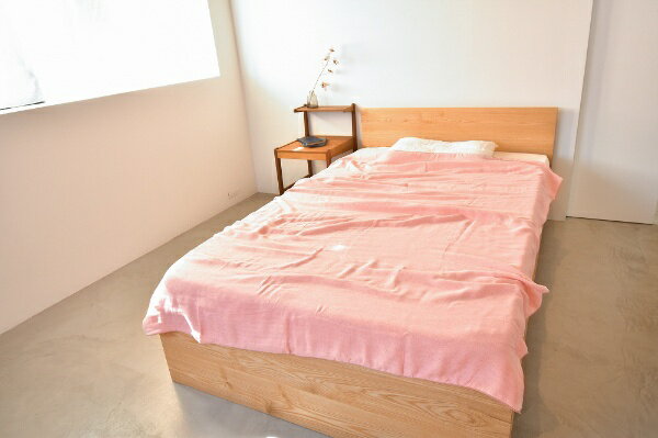 和さらし加工を施したガーゼで、ふんわりと優しい手触りのガーゼケット。洗うたび生地のボリュームがアップし使い込むほどくたっと感が出ていろんなガーゼの表情が楽しめます。吸水性も良いので、汗や水をさっと吸い取ってくれます。ふだん使いにも、ちょっと...