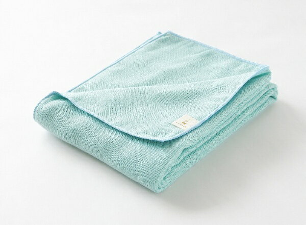 和さらし加工を施したガーゼで、ふんわりと優しい手触りのガーゼケット。洗うたび生地のボリュームがアップし使い込むほどくたっと感が出ていろんなガーゼの表情が楽しめます。吸水性も良いので、汗や水をさっと吸い取ってくれます。ふだん使いにも、ちょっと...