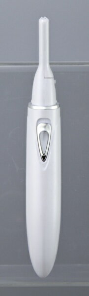 長さの異なる2種の刃とアタッチメントで、眉も顔もお手入れ簡単。フェイス用の25mm刃で、顔全体のウブ毛を手早くお手入れ。眉用の小さな7mm刃は、細かな仕上げにとっても最適。刃幅が短いので、誤ってまつ毛を切ってしまう心配もありません。