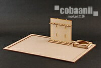 使いやすさと便利さを兼ね備えたcobaanii オリジナルの簡単に組める木製キット■模型制作用の作業台です。模型制作だけではなく手芸や細かな作業等の幅広い分野で活躍できる優れものです。縁があるので細かなパーツや削りカスなど床に落ちにくい構造...