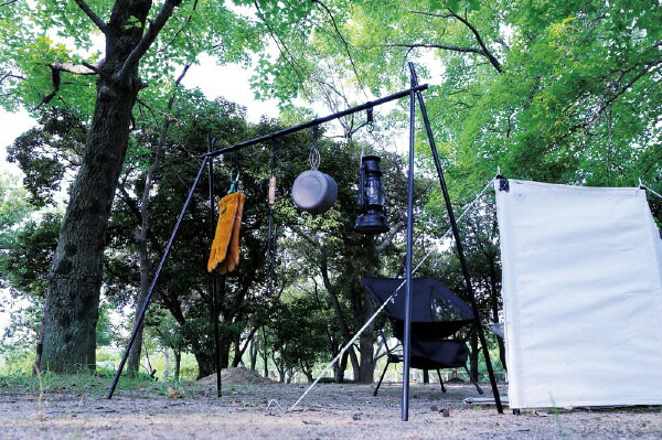 【サイズ】 サイズ(約):W102xD57xH105cm 収納時サイズ(約):43x8x8cm 本体重量(約):850g 【仕様】 材質:ジュラルミン・PP 耐荷重(約):15kg 【付属品】 フック4個・固定ベルト・収納袋