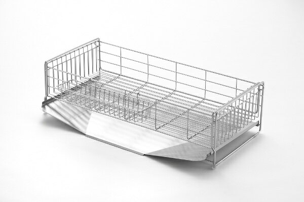 洗い物の量に合わせてスライドする水切り。大容量の深型タイプ。食器はもちろん、大き目の鍋やフライパンもスッキリ収まります。水は中央に集まりシンクに直接排水されます。