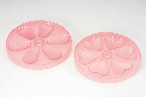 お手軽にお菓子づくりが楽しめる]レンジ用器具。手軽にシェル形とハート形のマドレーヌが作れます。ホットケーキミックスを使って加熱時間も短時間。