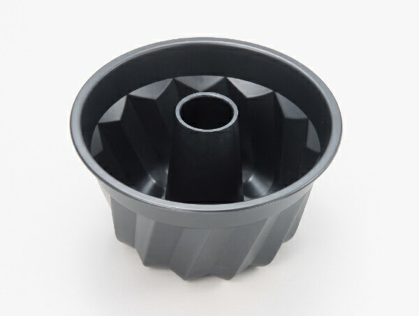 オーブン・電子レンジ対応のプラスチック製焼型。丈夫（高強度・高剛性）で軽く、環境にも優しいエコ素材、安全・安心なプラスチック製。中央の穴がしっかりと熱を通すから、きれいに焼きあがります。