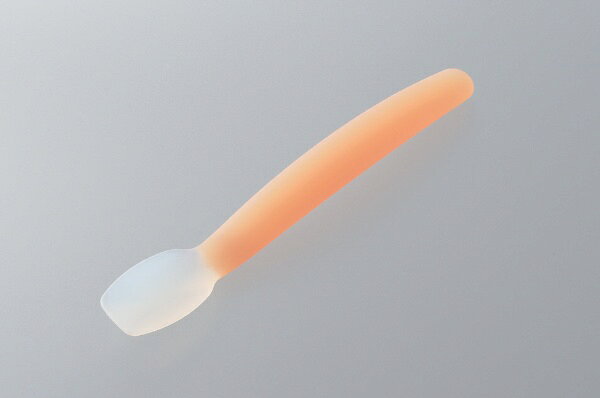 赤ちゃんやお年寄りの手や口にやさしいソフトなシリコーンゴム製です。オールシリコーンで握りやすい、口にやさしい。きれいにすくえ食器に触れてもカチャカチャ音がしません。