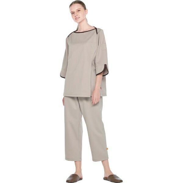 落ち着いた内装にマッチするカラーとデザインです。脱がないで検診できる構造です。また大きなアームホールで腕を引き出しやすく女性にとって検診が受けやすくなる工夫が散りばめられています。●男女兼用●ハリコシに優れたしっかりとしたニット素材です。●...