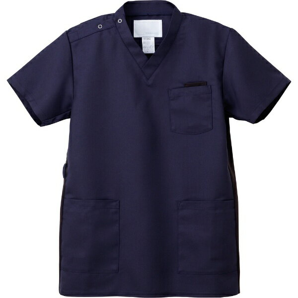 キャリアと知性を感じさせるスクラブデザイン。後ろ側がたつようにできた衿ぐりはPHSやネームプレートのストラップが首に巻きつかないための配慮です。右衿元にドットボタンをつけて着脱の便利さと、胸元の開きを押さえています。●左胸（PHSポケット付...