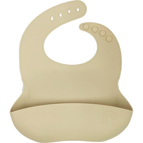 肩周りもポケットも幅広設計で、お気に入りのお洋服をしっかりガード。4段階調整付きで長く使えます。