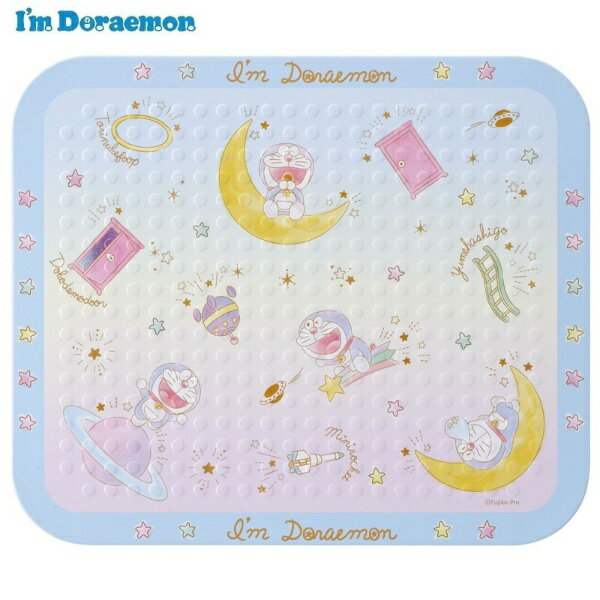 調理台を熱や汚れから守る、アルミ製の耐熱ボード。小鍋やポットのちょっと置きに便利なコンパクトサイズ。軽くて熱に強い、アルミはくを使用しています。場所を選ばず使いやすいサイズです。小鍋やポットのちょっと置き・鍋敷き・調味料の敷物などにおすすめです。