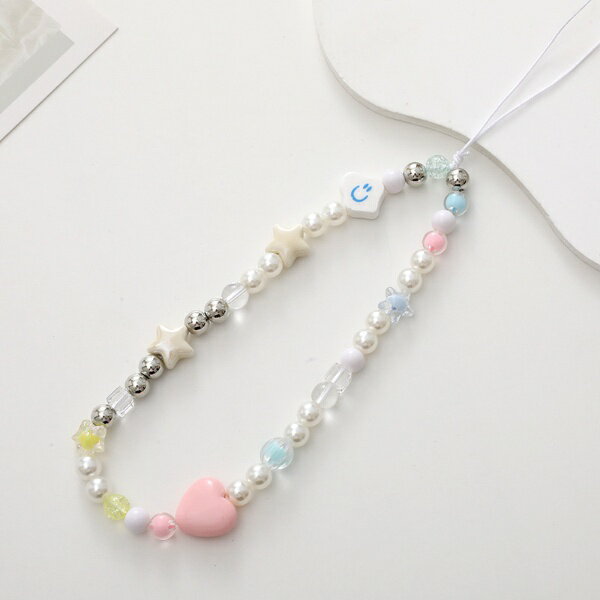 チープでキッチュなビーズストラップがハリウッドセレブやK-POPアイドルに大人気！