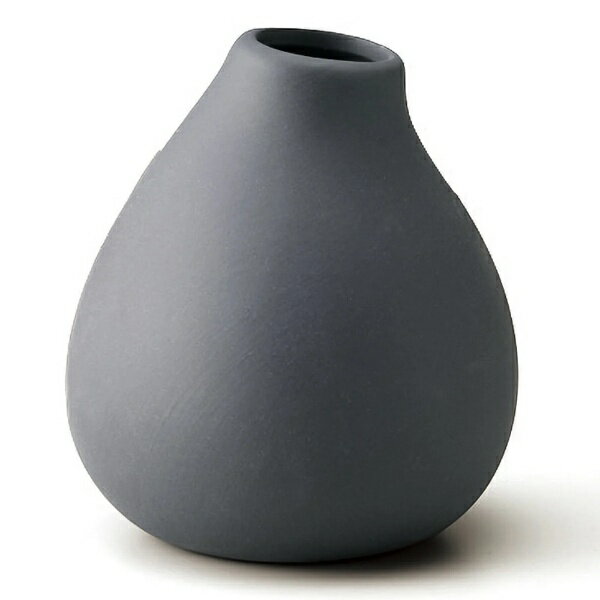 ■小ぶりなサイズのフラワーベースは、お花初心者にもおすすめです。■一、二輪のお気に入りの草花を挿すだけで、雰囲気良く飾ることができます。 ■素材は、マットな質感の陶器。■水アカなどが目立たないのも嬉しいポイントです。 ■ニュアンスのあるカラ...