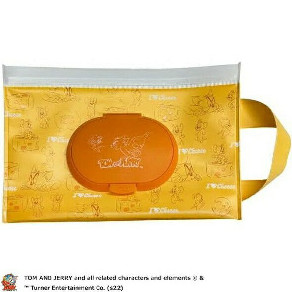 ウェットティッシュを収納し使いたいときにサッと取り出せる便利なポーチ。外でもいつでもサッと取り出せます。