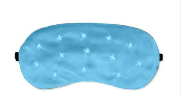 シーブルー 飛行機の刺繍がかわいい、ふわふわ生地のアイピロー。軽量なので、旅先のホテルだけでなく、 自宅でのリラックスタイムに大活躍です。触り心地にも癒されます。