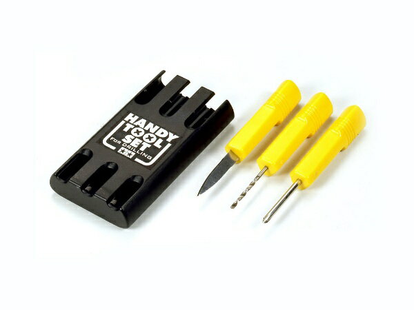 プラスドライバー（小）、ドリル2mm、リーマーの3点をセットにしたツールセットです。■ドリルと着磁タイプのドライバーはミニ四駆に多用する2mmビスにぴったり。リーマーは直径6mmまでの穴をあけることができ、RCカーのボディマウント穴あけにも...