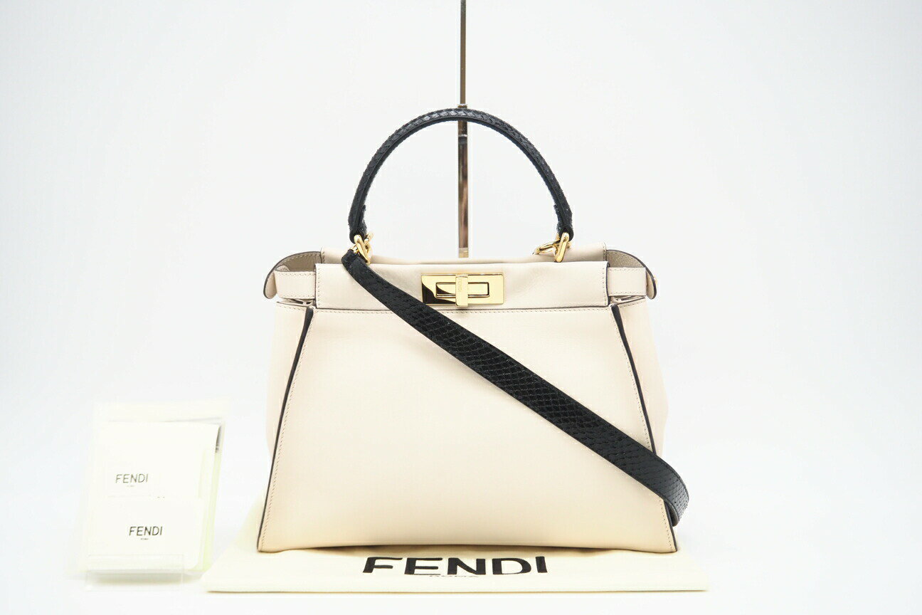 ■ブランド名 FENDI フェンディ ■品名 ピーカブー レギュラー パイソン レザー 2WAYハンドバッグ ■シリアル 133-10429 ■型番 8BN290 ■カラー系統 クリーム・ブラック ■サイズ 約横33cm 高さ24cm マチ...