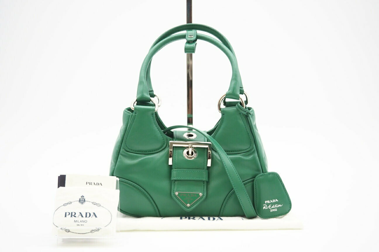 ■ブランド名 PRADA プラダ ■品名 レザー ムーン 2WAYバッグ ■シリアル 31/V ■型番 1BA381 ■カラー系統 グリーン ■サイズ W約22cm x H約13cm x D約7.5cmハンドル：約34cmショルダー：約11...