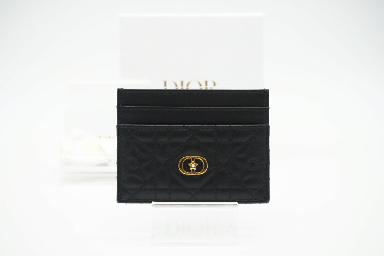 ■ブランド名 Dior ディオール ■品名 Dior Caro Freesia カードホルダー ■シリアル 43MA★1224 ■型番 S5130UNTZ_M900 ■カラー系統 ブラック ■サイズ W約10.5cm x H約8cmx D約...