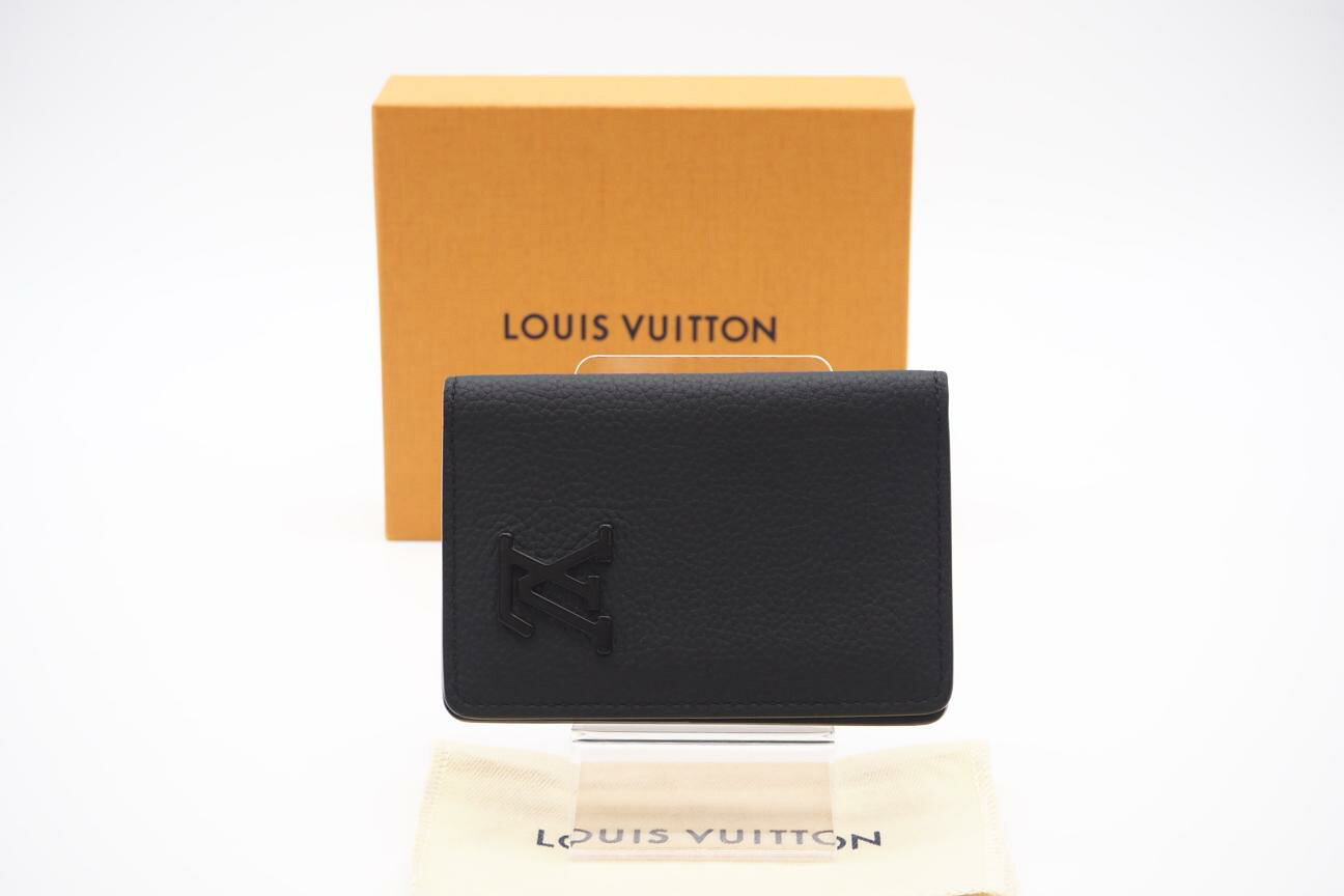 ■ブランド名 LOUIS VUITTON ルイ・ヴィトン ■品名 オーガナイザードゥポッシュ ■シリアル RFID(ICチップ)内蔵の商品のためシリアルナンバーの記載がありません。 ■型番 M69979 ■カラー系統 ブラック ■サイズ W...