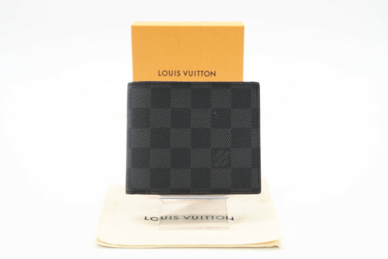 ■ブランド名 LOUIS VUITTON ルイ・ヴィトン ■品名 ポルトフォイユ アメリゴNM ■シリアル RFID(ICチップ)内蔵の商品のためシリアルナンバーの記載がありません。 ■型番 N60053 ■カラー系統 グレー ブラック ■...