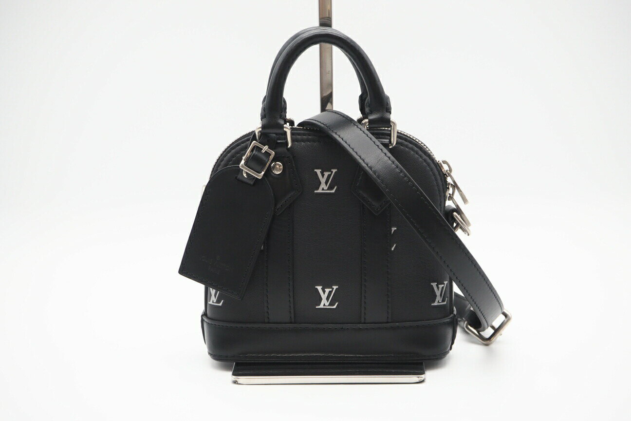 ■ブランド名 LOUIS VUITTON ルイ・ヴィトン ■品名 ナノアルマ ファレル ウィリアムス ■シリアル RFID(ICチップ)内蔵の商品のためシリアルナンバーの記載がありません。 ■型番 M83184 ■カラー系統 ブラック ■サ...