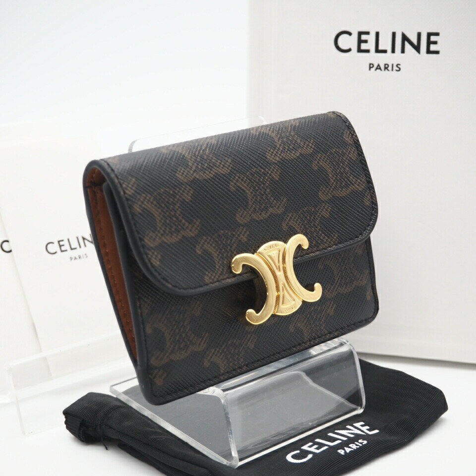 ■ブランド名 CELINE セリーヌ ■品名 トリオンフフラップ付きカードホルダー タン ■シリアル F-IE-2243 ■型番 10I582CPJ ■カラー系統 ブラウン ■サイズ W約10.5cm x H約8cmx D約2cm ■重さ ...