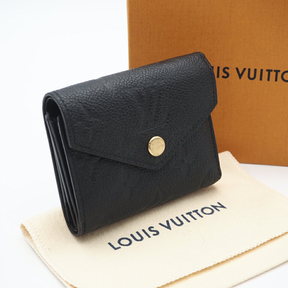 ■ブランド名 LOUIS VUITTON ルイ・ヴィトン ■品名 ポルトフォイユゾエ ノワール ■シリアル RFID(ICチップ)内蔵の商品のためシリアルナンバーの記載がありません。 ■型番 M62935 ■カラー系統 ブラック ■サイズ ...
