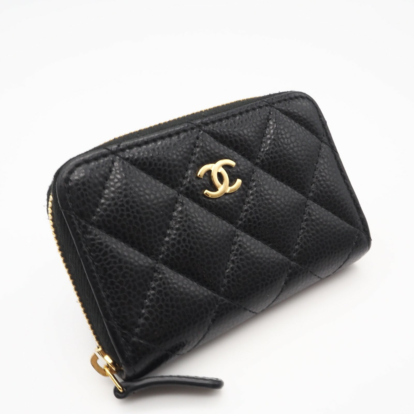 ■ブランド名 CHANEL シャネル ■品名 クラシック ジップ コインパース ■シリアル K3NTKNNC ■型番 AP0216 ■カラー系統 ブラック ■サイズ W約11cm x H約7.5cmx D約2cm ■重さ 77g ■素材 キ...