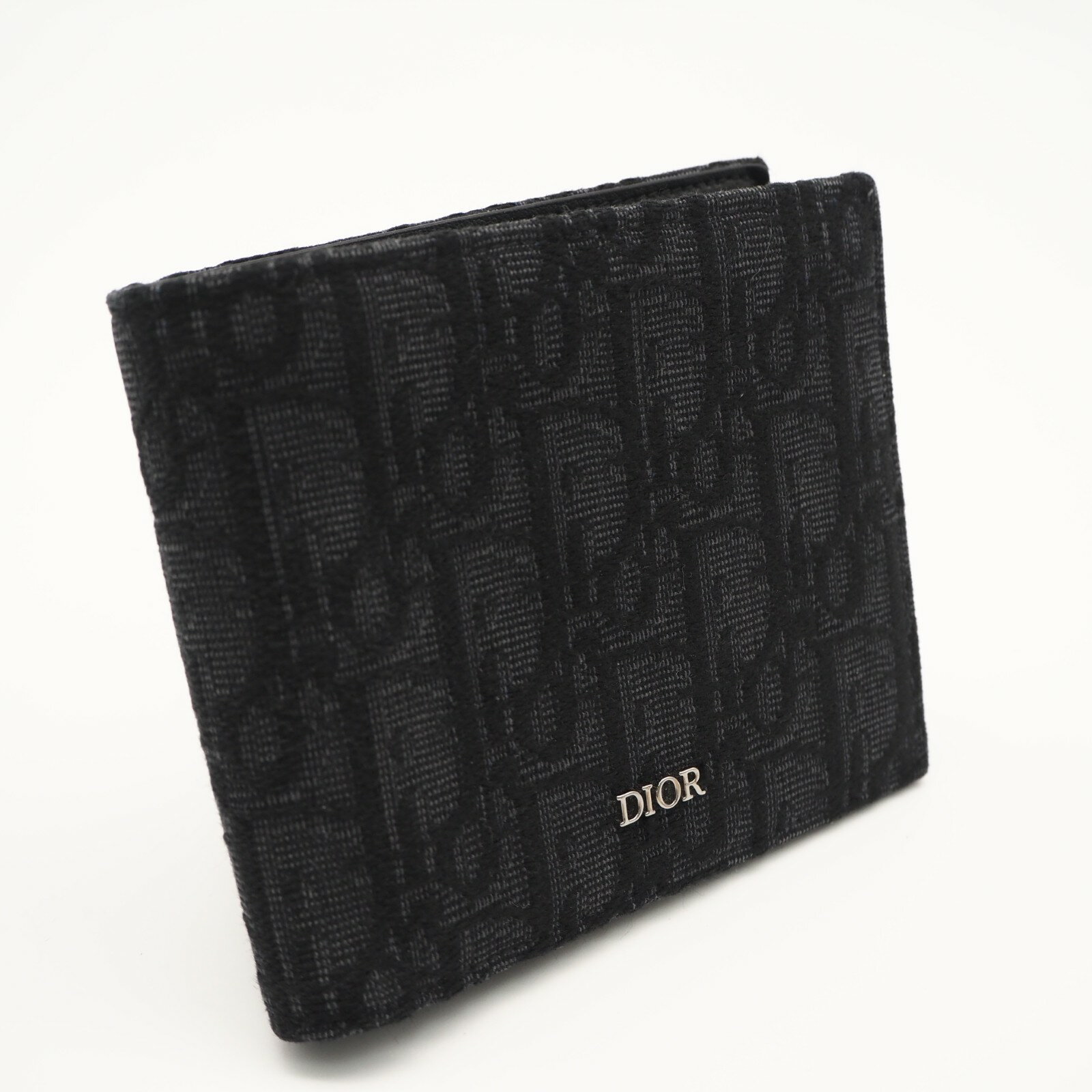 ■ブランド名 Dior ディオール ■品名 コインケース付き ウォレット ■シリアル 22BO★1215 ■型番 2OBBC027YSE_H03E ■カラー系統 ブラック ■サイズ W約11cm x H約9.5cmx D約1.5cm ■重さ...