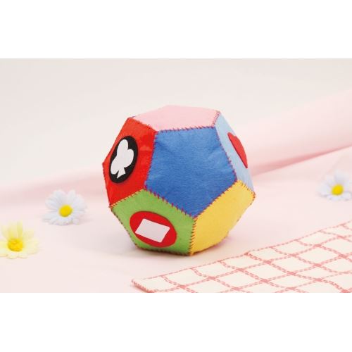 やわらかなフェルト素材のボールなので、小さな子どもと一緒に遊んでも安心！ フェルト （五角形 1辺60mm×1mm）［赤・ピンク・黄・緑・青・水色］×各2フェルトシール（100×100×1mm）［赤・白・黒］×各1綿（約75g）×1鈴×1し...