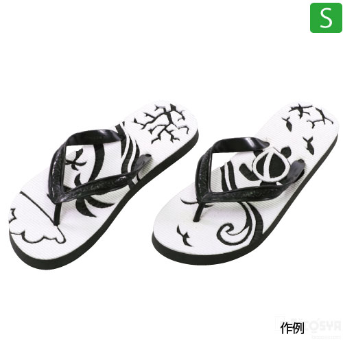 アートナイフを使って白い面をカッティングして中の色を出すことにより文字や模様をデザインします。■別売の精巧はさみを使うと簡単に製作できます。■材質/EVA●サイズ/S：21〜23cm 島ぞうり 黒S（デザイン カッティング 夏休み 冬休み ...