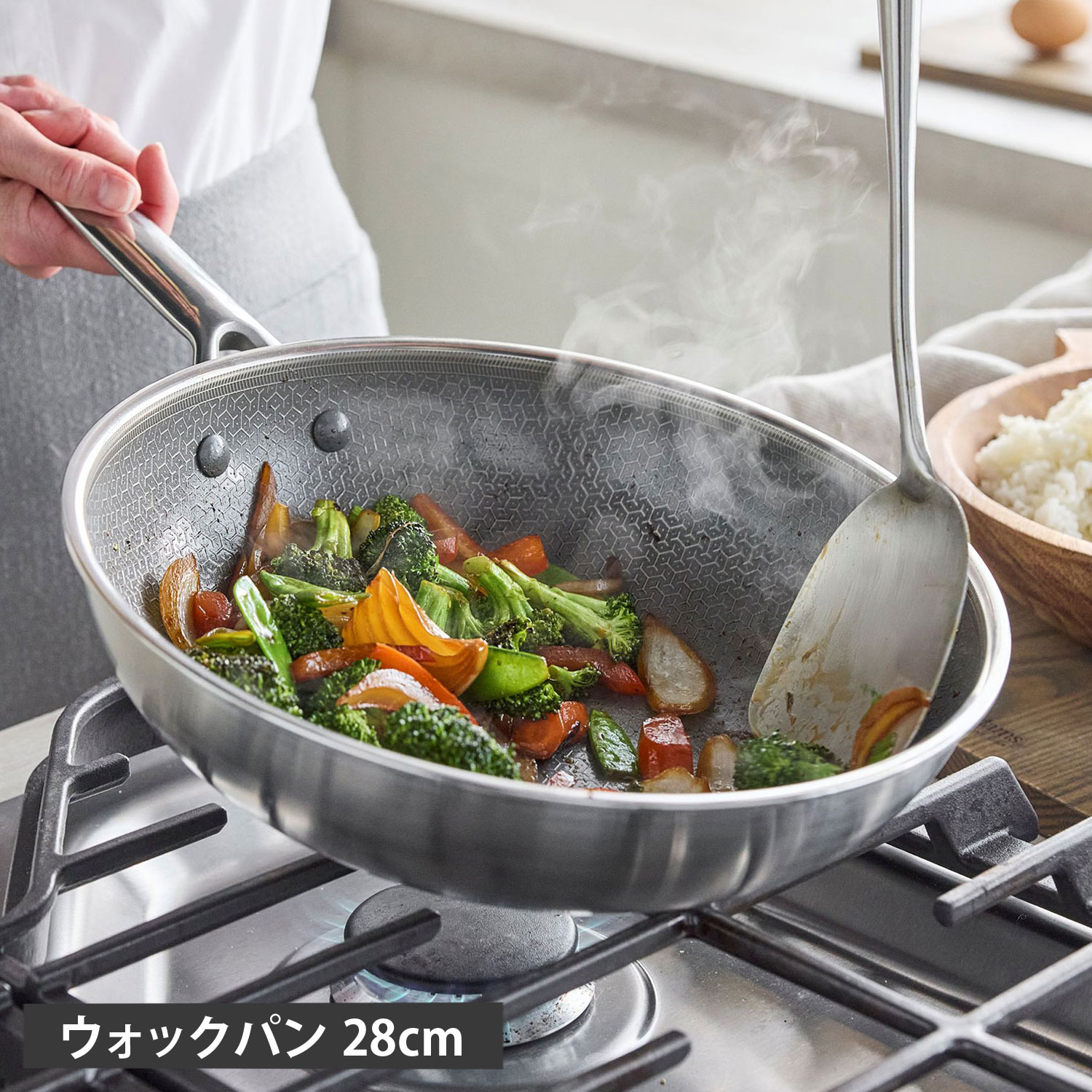 商品説明 【世界で初めてフッ素樹脂を使わないノンスティッククックウェアを開発したブランド GREENPAN】 中華料理やボリュームのある炒め物、煮込み料理までマルチにこなす28cmのウォックパン(中華鍋)です。深さのある形状が食材の飛び散り...