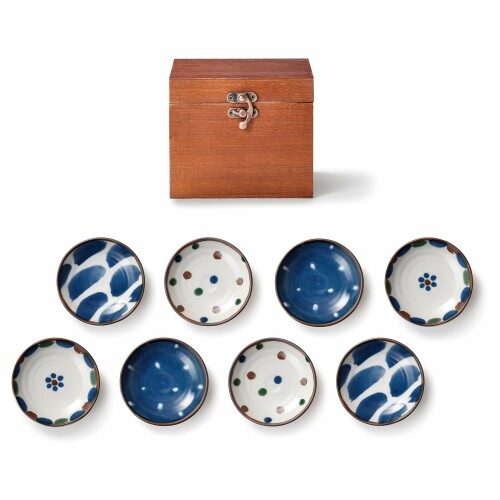 アペックスハート 小皿 八皿揃 アンティークボックス入り 沖縄テイスト やちむん 美ら ギフト プレゼント CR-1427 本体サイズ:小皿[ファイ]8.9×h2cm BOX13.2×12.7×h11cm 素材:小皿:磁器、BOX:木・鉄(...