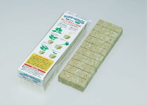 大和プラスチック ロックウールブロック 60P 原料:ロックウール サイズ:3cm×3cm×3cm 通気性・保水性に優れ、挿し木・種まきに適した育苗ブロックです。ロックウールとは高炉スラグと岩石を高温で焼いて線状にしたもので、pH濃度を植物...
