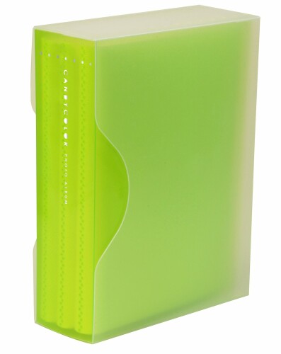 ナカバヤシ ポケットアルバム L判 240枚 イエローグリーン アカ-CPL-240-YG セラピーカラー・布クロス表紙ポケットアルバム 布(綿)クロス表紙 梱包サイズ:5.7×15.6×20.2cm 素材:ポリプロピレン ■本体寸法:タテ...
