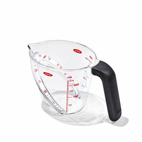 OXO オクソー 計量カップ アングルドメジャーカップ 小 250ml 電子レンジ 食洗機 対応 耐熱 トライタン製 サイズ:9×15.8×8.6cm 重量:約95g 目盛りを見る際に、腰をかがめて横から覗き込んだり、カップを持ち上げたり、...