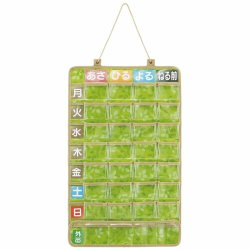 スケーター お薬ポケット1週間 リーフJDP1N サイズ/38×59cm 重さ/302g 材質/ポリエステル、PVC、紙、ポリエチレン 1日4回×1週間 ■お薬を沢山入れても撓みにくい。 ■最下段のポケットは取外しが簡単で、折りたたむと携帯...