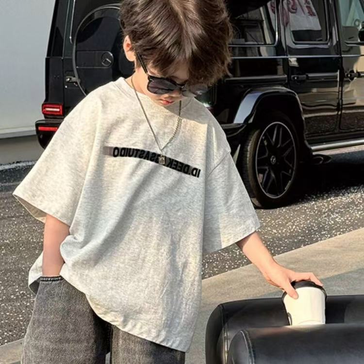 商品説明素材綿、他カラー A ライトグレー B ブラック &nbsp;サイズ サイズ(cm): 90 着丈約41、バスト約70、袖丈約11、おすすめ身長80-90cm 100 着丈約44、バスト約74、袖丈約12、おすすめ身長90-100c...