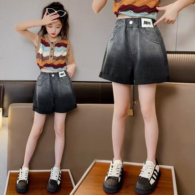 商品説明素材綿、他カラー 写真参考&nbsp;サイズ サイズ(cm): 120 ズボン丈約29.5、ウエスト約48、ヒップ約82、おすすめ身長110-120cm 130 ズボン丈約31、ウエスト約50、ヒップ約86、おすすめ身長120-12...