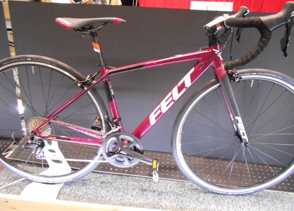 【2018年モデル】FELT FR30。アルミフレーム＆105の優れた加速性と快適性。