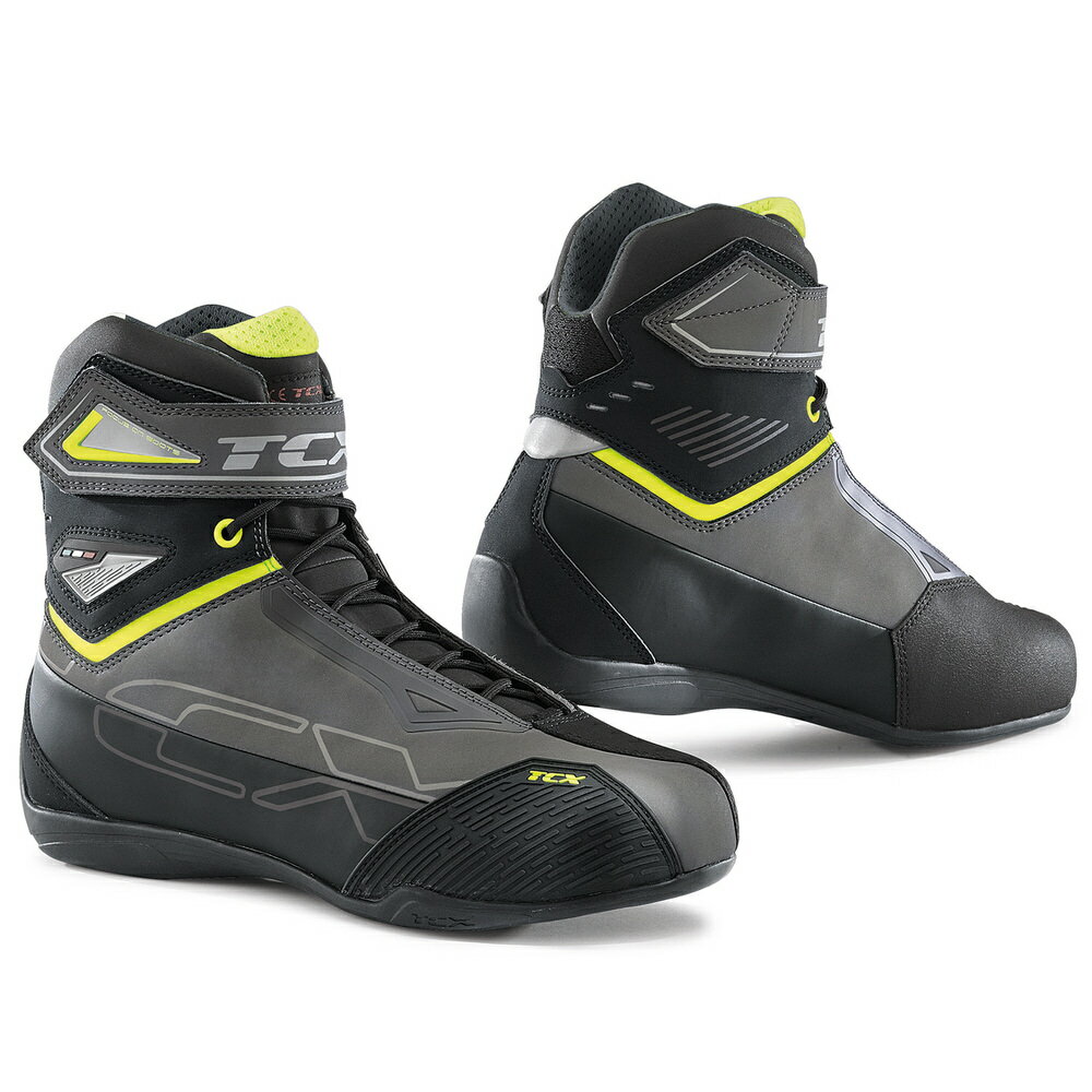 【サイズ】27.5cmTCX1982年に軍隊向けブーツ工場としてイタリア北部のモンテベルーナで創業したTCX社は、1999年にオリジナルブランド「OXTAR(現在はTCX)」を立ち上げる。ライディングブーツとして世界で初めて国際特許を取得し...