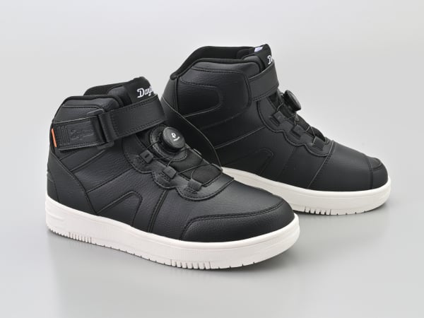 【サイズ】24.0cmどんな天気でも、どんな道でも。 防水＆リール装備のライディングシューズ歩きやすさ＋ライディングのしやすさを追求。急な雨でも安心なスニーカースタイルの防水ライディングシューズ。着脱が容易なリールシステムとアンクルベルトで...